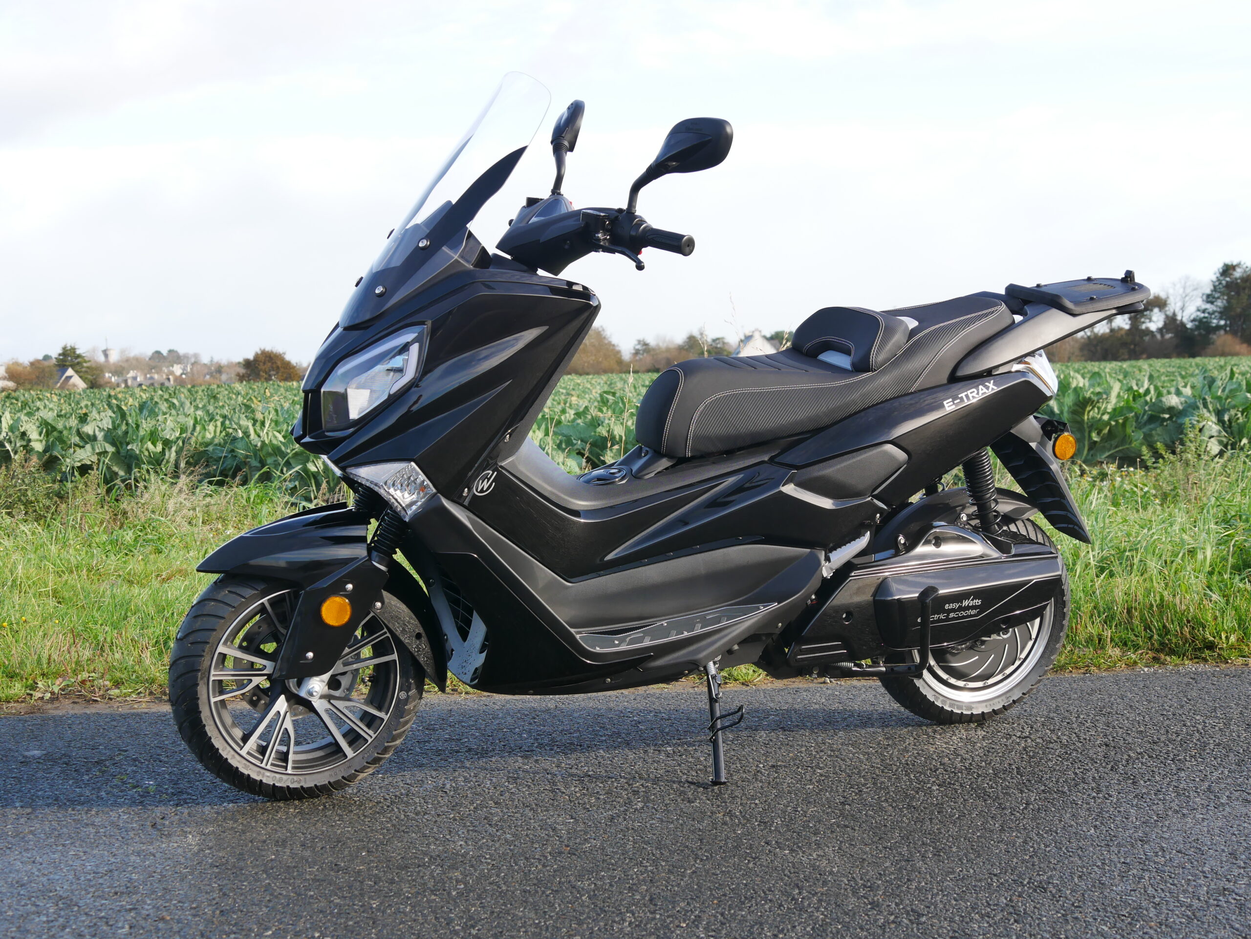 Easy-Watts lance le e-trax air, scooter électrique avec batterie ...